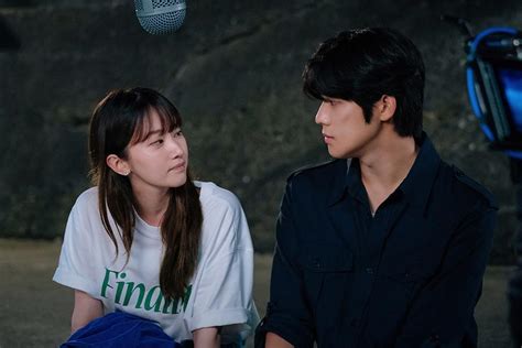 Wedding Impossible” Stars Jeon Jong Seo And Moon Sang Min Dish On