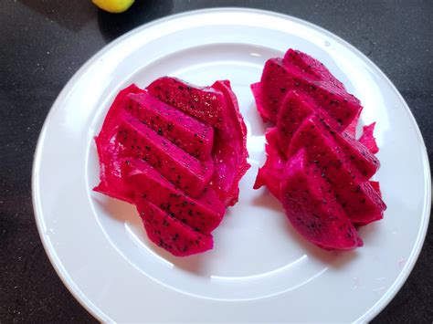 용과 맛있게 먹기 열대 과일 용과 손질하기