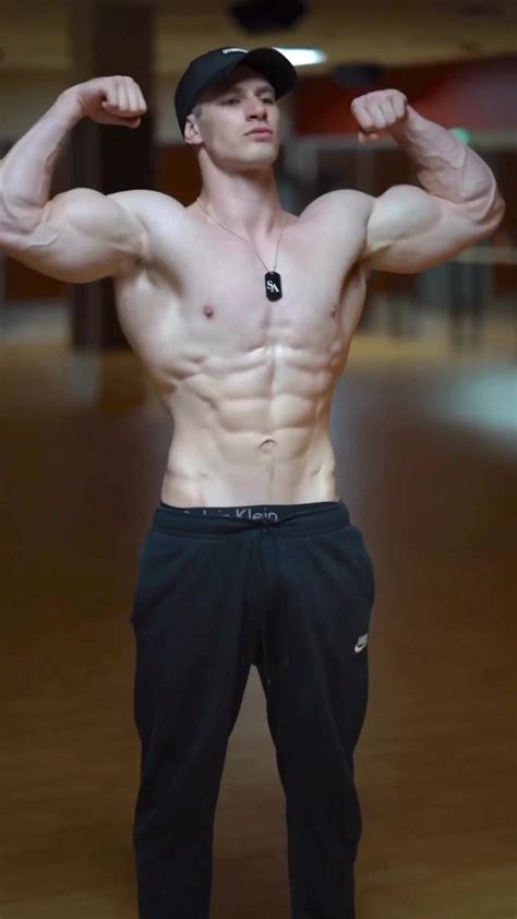 Flexing Video Thisvid Com