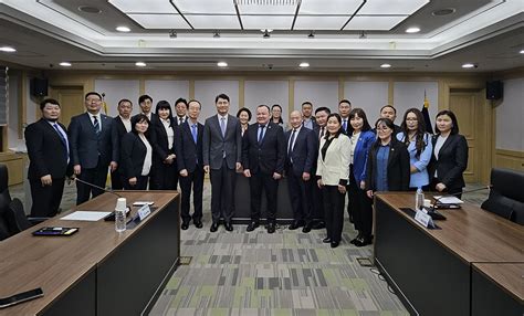 МОНГОЛЫН ХУУЛЬЧДЫН ХОЛБОО БҮГД НАЙРАМДАХ СОЛОНГОС УЛСЫН ПУСАН ХОТ ДАХЬ КОСИН ИХ СУРГУУЛИЙН