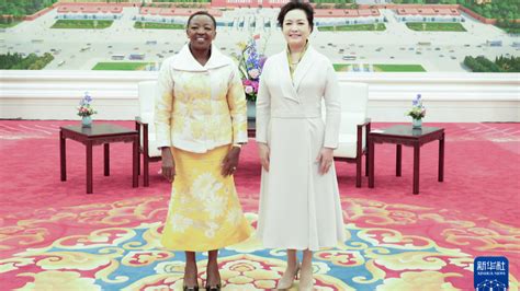 Пън Лиюен проведе среща на чай със съпругата на кенийския президент