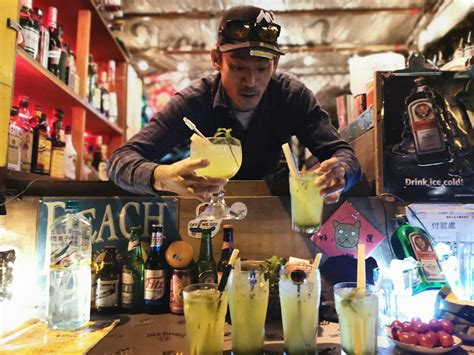 墾丁大街10大超嗨酒吧酒精馬拉松讓人從街頭醉到街尾一起為南國的陽光乾一杯 屏東墾丁墾丁大街墾丁旅遊屏東旅遊 酒酒窩