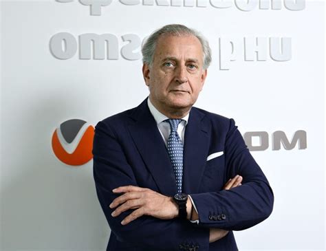 Спас Русев купува Булсатком