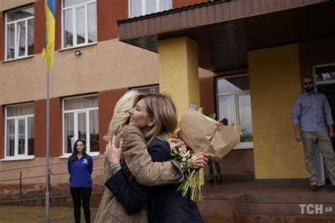 Олена Зеленська вдягла на зустріч із Джілл Байден образ із патріотичними деталями Новости