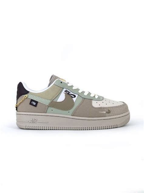 Кросівки Nike Air Force 1 — ціна 2500 грн у каталозі Кросівки Купити жіночі речі за доступною