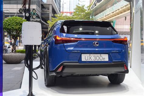 售價1699萬元！lexus品牌首款電動車ux 300e在台上市 Yahoo奇摩汽車機車
