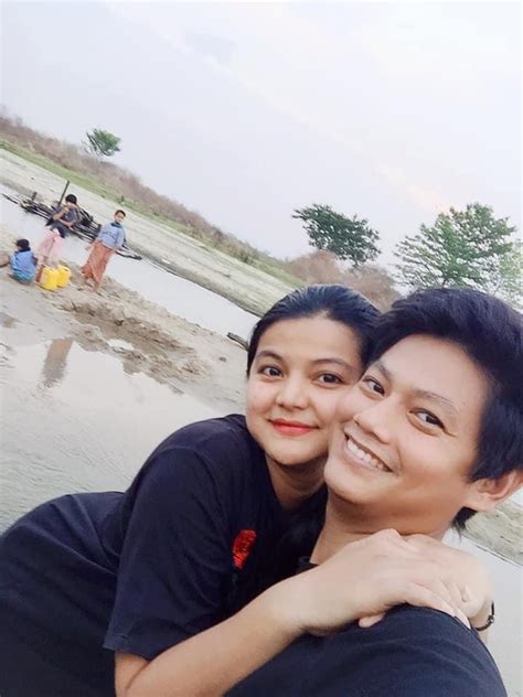 လမစေ့ဘဲရေမွှာပေါက်ခဲ့တာကြောင့်ဆေးရုံတက်နေရတဲ့ဇနီးဖြစ်သူရဲ့ကျန်းမာရေးအခြေအနေကိုစိုးရိမ်နေတဲ့ မေထ