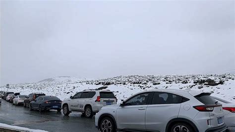 五一假期第四天返程高峰折多山大雪封路滞留车辆长达数公里 社会 交通事故 好看视频