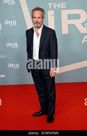 Tom Hollander Bei Der Premiere Der Sky Serie The Iris Affair Im Mathäser Filmpalast München