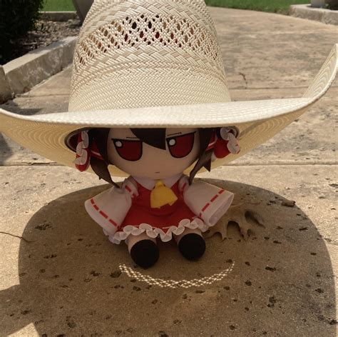 Reimu Has A New Hat R Fumotouhou