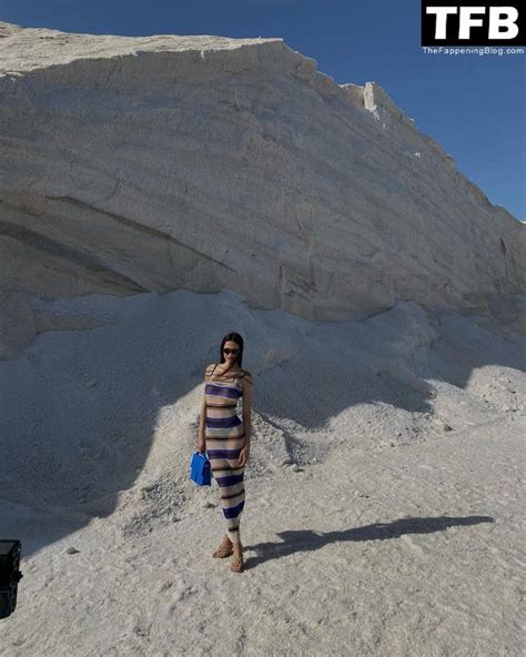 Amelia Gray Hamlin Flashes Her Nude Tits At The Le Papier Jacquemus Fashion Show In Arles