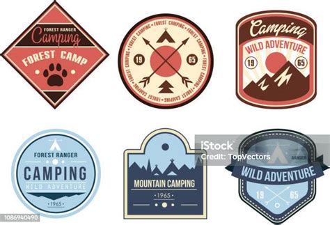 산 캠핑 복고풍 로고 배지 세트 숲 레인저 캠프 야생 모험 빈티지 라벨 흰색 배경에 그림을 벡터 로고에 대한 스톡 벡터 아트 및