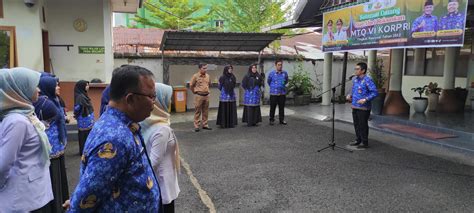 Asisten Administrasi Umum Sekretariat Daerah Prov Sumbar Bertindak Sebagai Pembina Apel Di Bkd