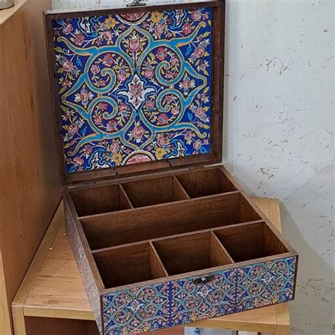 خرید و قیمت جعبه چوبی تقسیم بندی 25در25 دکوپاژ هنرکده نقشینه کد طرح 105 ترب