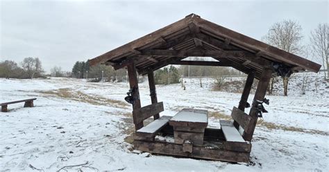 Завершено обновление места для гриля на речке Пирита