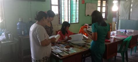 ပုလောမြို့နယ်ရုံးမှ ဝန်ထမ်းများ နယ်လှည့်ကွင်းဆင်း၍ သုတ ရသ စာအုပ်စာစောင