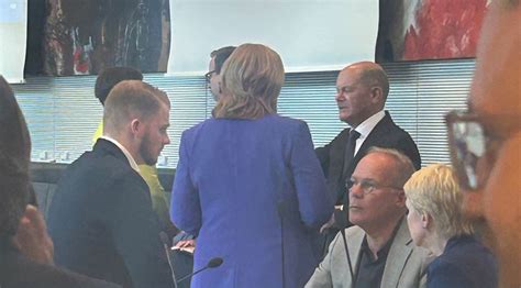 Ден за учебниците по история От втори опит Фридрих Мерц беше избран за канцлер на Германия