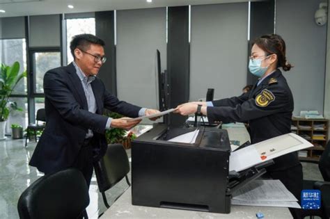 江苏第1000万张个体户营业执照在南京发出2 社会法治 人民网