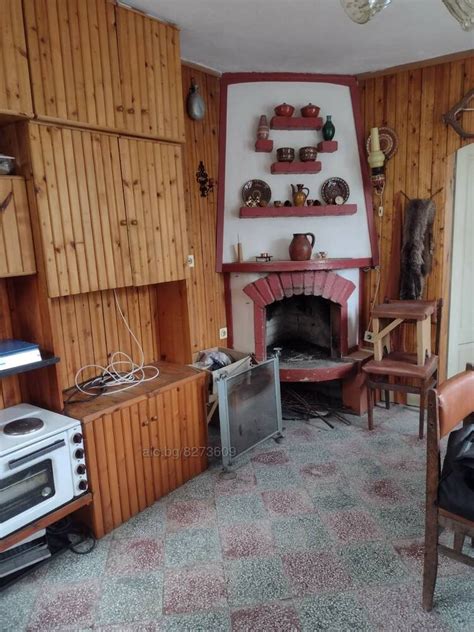 ТО СОБСТВЕНИК Триетажна Къща Вила в с Равногор Триетажна къща 180 кв м РЗП 400 кв м двор