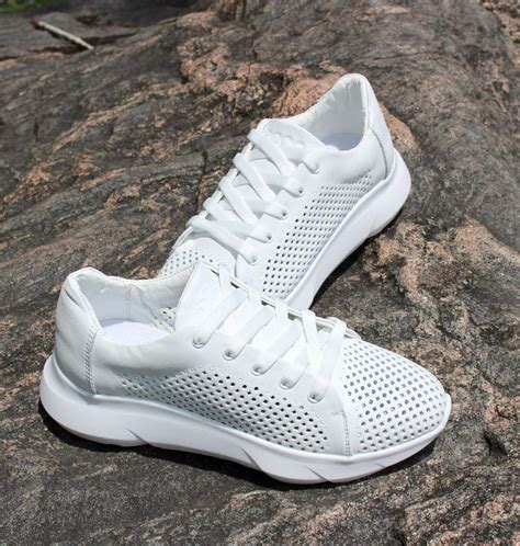 Жіноче та чоловіче взуття Україна