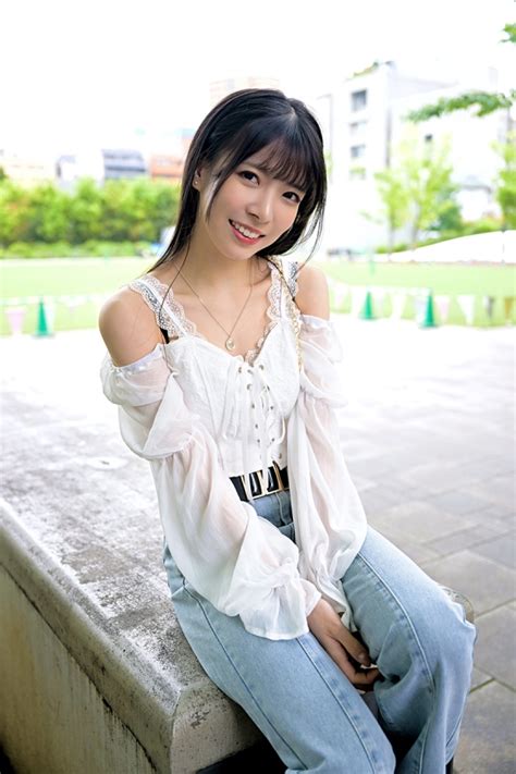 「軟体スレンダーの現役ダンサー 1年ぶりのsexにマ コ発熱潮吹き！縦にも横にも180度開くマ コにズッポリ連続中出し」：エロ動画・アダルト