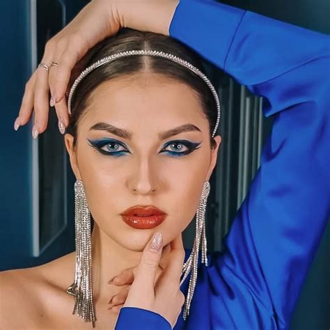 Elizaveta Lis St On Threads