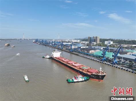 江苏海事局 媒体聚焦 【中国新闻网】“大船深水”时代来临 116米吃水船舶将常态化靠泊南京港
