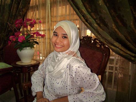 Thestalker Wow Awek Gadis Melayu Lucah Bogel Tetek Seksi Tudung Seksi Ketat Skodeng