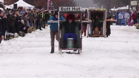 Десетки се включиха в надпревара с външни тоалетни на ски ВИДЕО Nova
