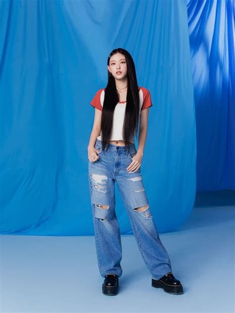Pin By Newjeans On Haerin 해린 Celebrity Outfits Levi New Jeans Style