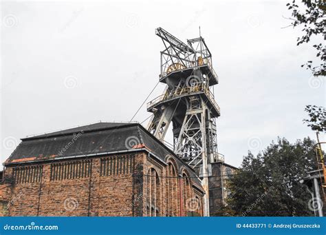 Old Coal Mine Shaft Stock Image Image Of Cave Derelict 44433771
