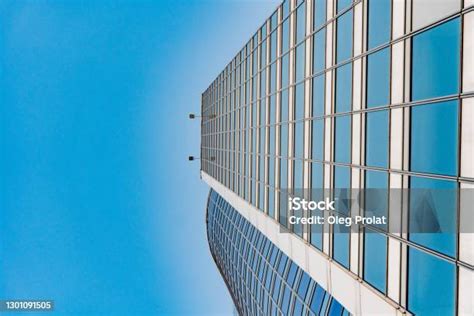 건축 형태 디자인 추상곡선 건축 패턴 배경 건축에 대한 미래 현대 외관 디자인의 개념 추상적 기하학적 선 강철에 대한 스톡 사진 및 기타 이미지 Istock