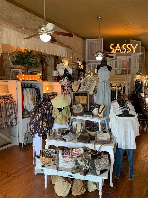 Womens Boutique Clothing Store Shop Sassy Boutique Boutique Display Ideas Retail Stores