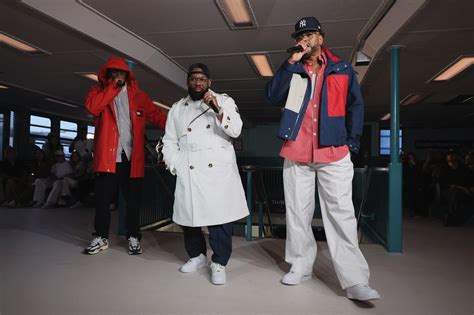 Wu Tang Clan Shakes Up Hilfigers Fashion Show