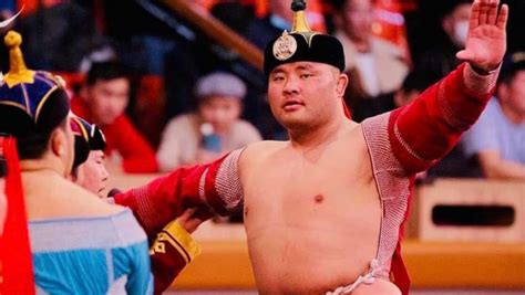 Улсын арслан М Бадарч ГССҮТ д эмчилгээ хийлгэж байна