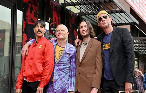 Red Hot Chili Peppers опубликовали второй за год альбом - статьи ...