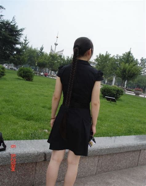 黑长发黑裙子动漫人黑长发卷发黑底动漫大山谷图库