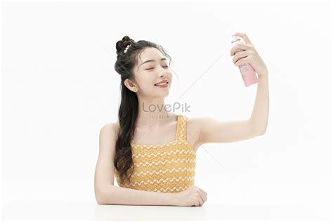 Cute Girl Using Sunscreen Spray Picture And Hd Photos Free Download