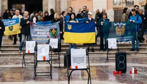 В Іспанії українці провели акцію памяті «Порожні стільці Читайте на Ukr Net