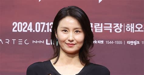 포즈 취하는 김소진