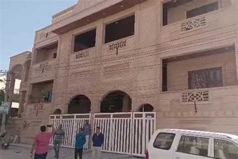 16 कमरों के मकान में 16 बाथरूम कई जिलों में करोड़ों की संपत्ति Acb की जांच में कुबेर निकला