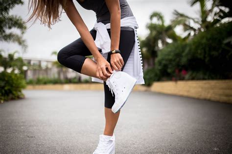 Кроссовки на танкетке - 72 фото