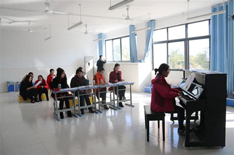 梦园小学西区承办区音乐教师基本功即兴弹唱