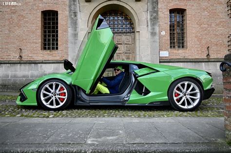 Test Drive Lamborghini Revuelto