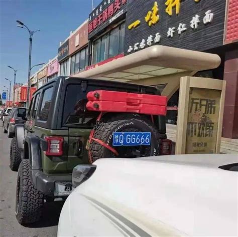 镜鉴文明丨有图有真相巴彦浩特这些地方常被霸占 公交站点