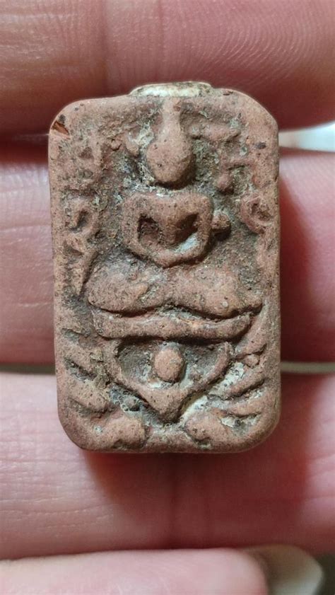 หลวงพ่อปานวัดบางนมโค พิมพ์ขี่ครุฑ Ennxo