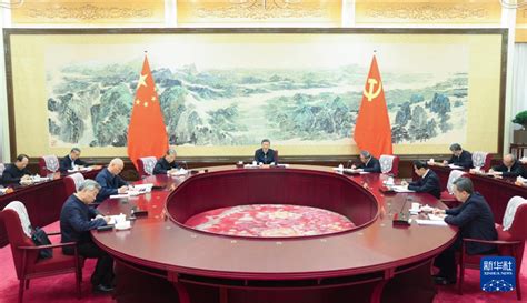 တရုတ်ကွန်မြူနစ်ပါတီ ဗဟိုကော်မတီ နိုင်ငံရေးဦးဆောင်အဖွဲ့သည် ဒီမိုကရေစီဘဝ