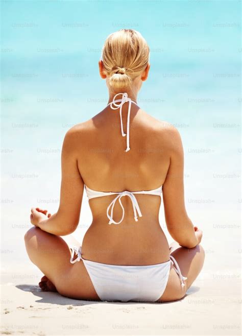 6 Hot Sexy Ash Bash Bikini Pics