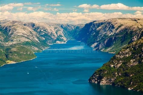 Fiordos En Noruega Lysefjord Foto De Archivo Imagen De Noruega