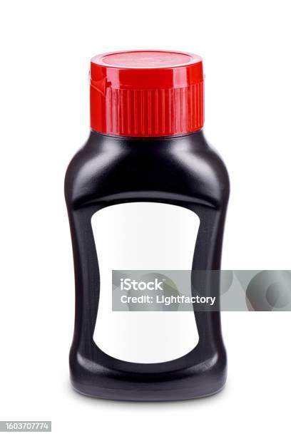 빨간색 플립탑 캡과 흰색 배경에 분리된 빈 흰색 라벨이 있는 검은색 소스 병 제품 디자인을 위한 템플릿입니다 0명에 대한 스톡 사진 및 기타 이미지 Istock